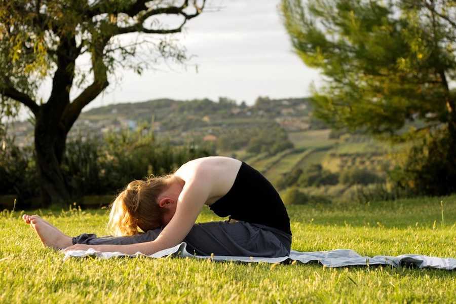 Bedtime Yoga: 10 exercises for a better sleep